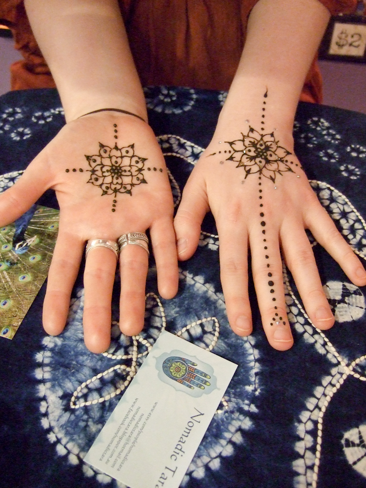 Nomadic Tara: Spreading the Henna Love...
