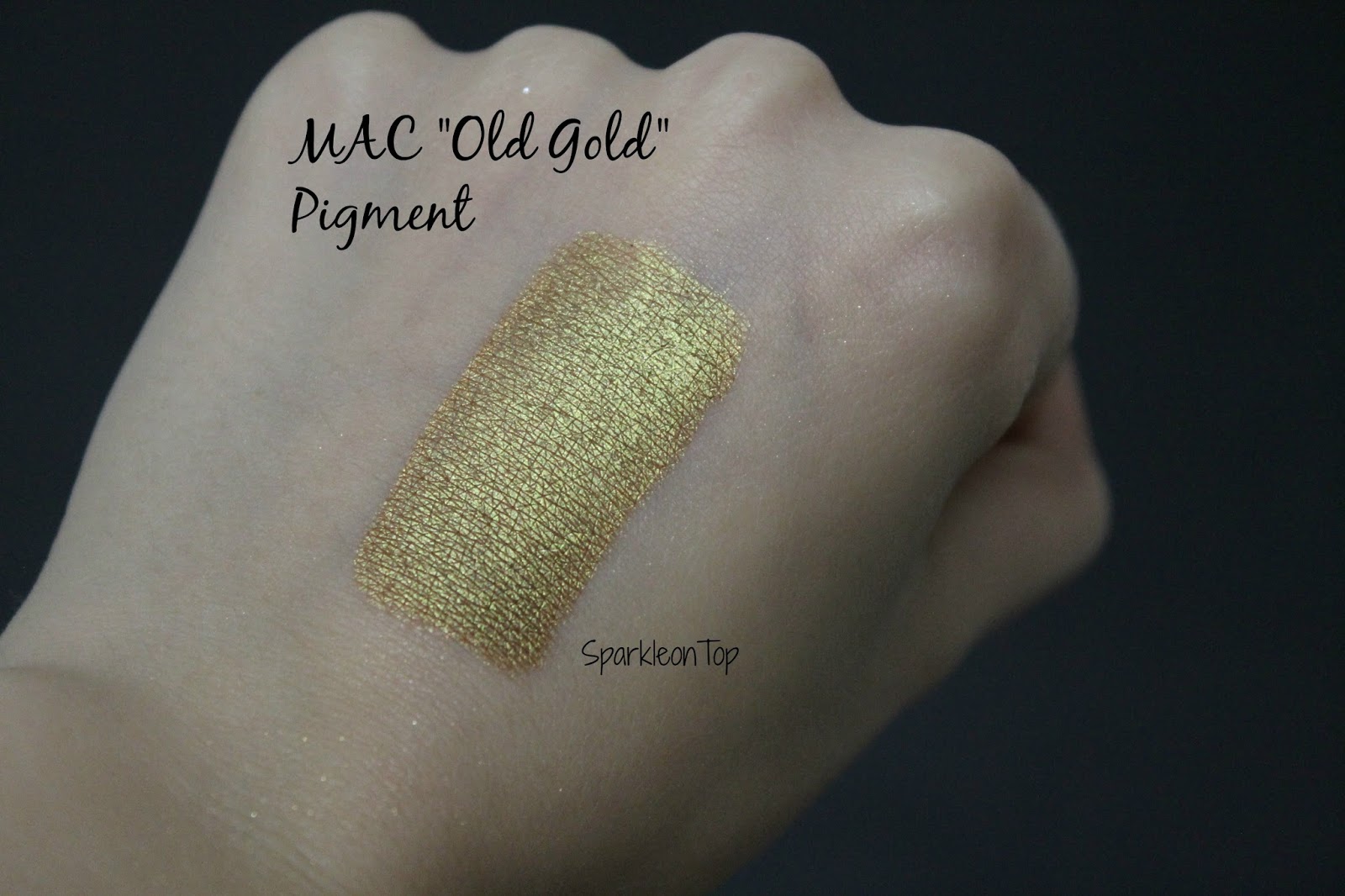 Sparkle on Top: MAC “Old Gold” Pigment