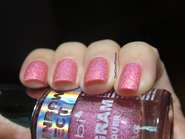 The Cheryl Flavour: Swatch: Nabi Holographic L.Pink
