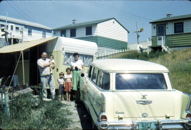 Trailer Life: 28 Cool Pics That Capture People With Their Mobile Homes ...
