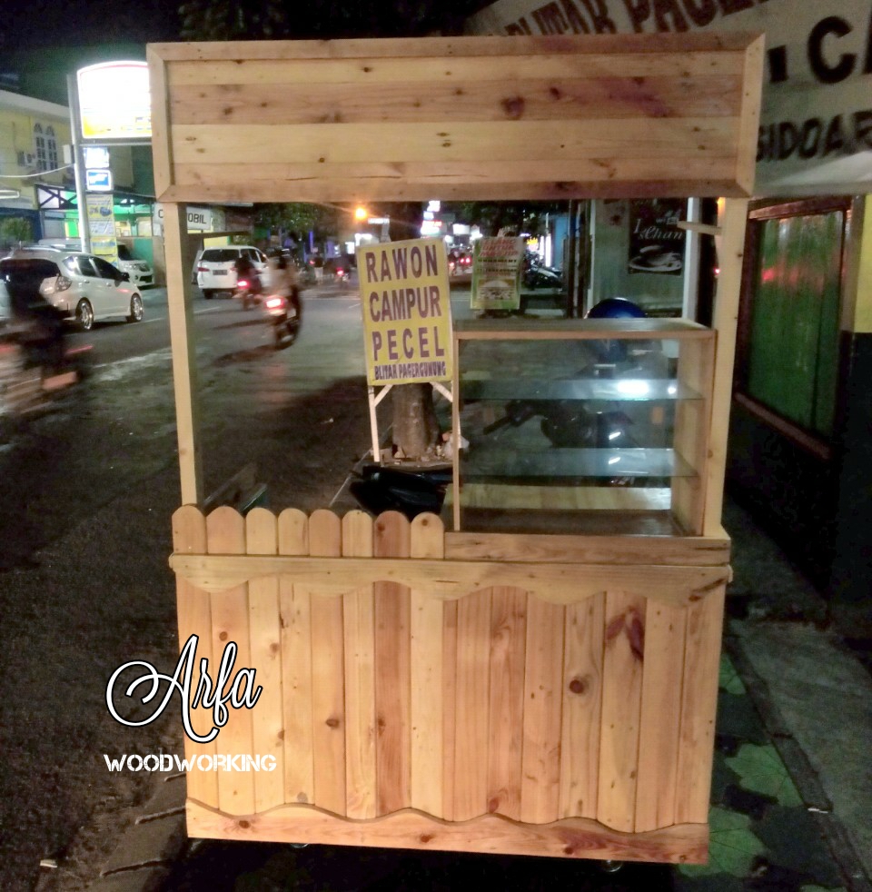 Rombong Kayu include etalase dan tempat kompor