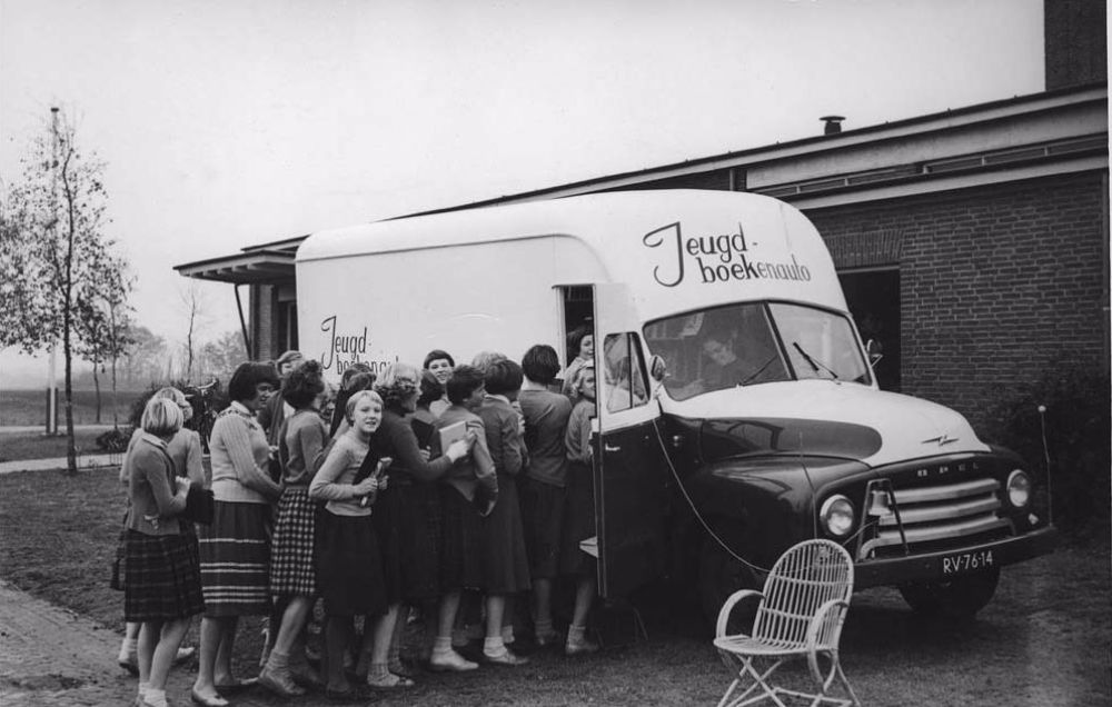 Long Before Amazon, There Were Bookmobiles! These 30 Libraries-on ...