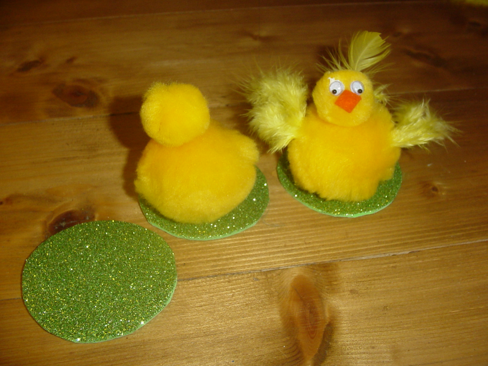 40 days of Crafts: Easter Pom-Pom Pals
