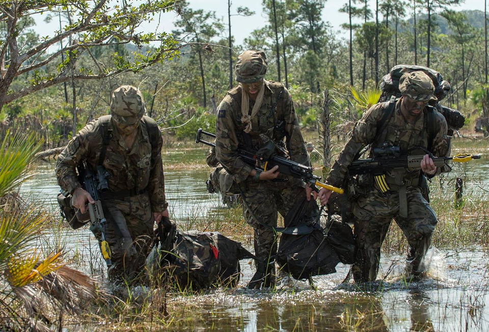 Soldados Del Ejército Británico Demuestran Sus Capacidades En Belice ...