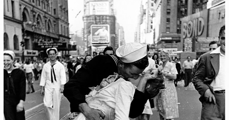 Cluster of the Week: 'V-J Day in Times Square' by Alfred Eisenstaedt