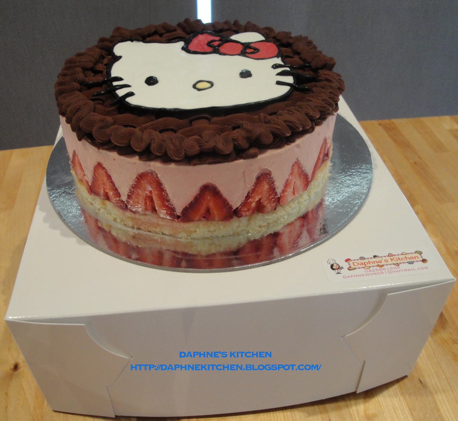 Daphne's Kitchen: Strawberry Mousse Cake with HELLO KITTY Chocolate