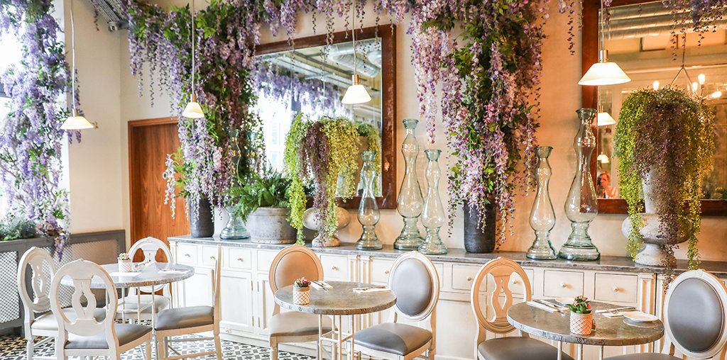 10 Instagrammable Flower Themed Cafe' & Restaurants in London