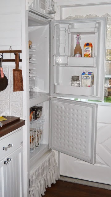 Living Large In Small Spaces - A Tour of Shabby Chic Tiny Retreat - A ...