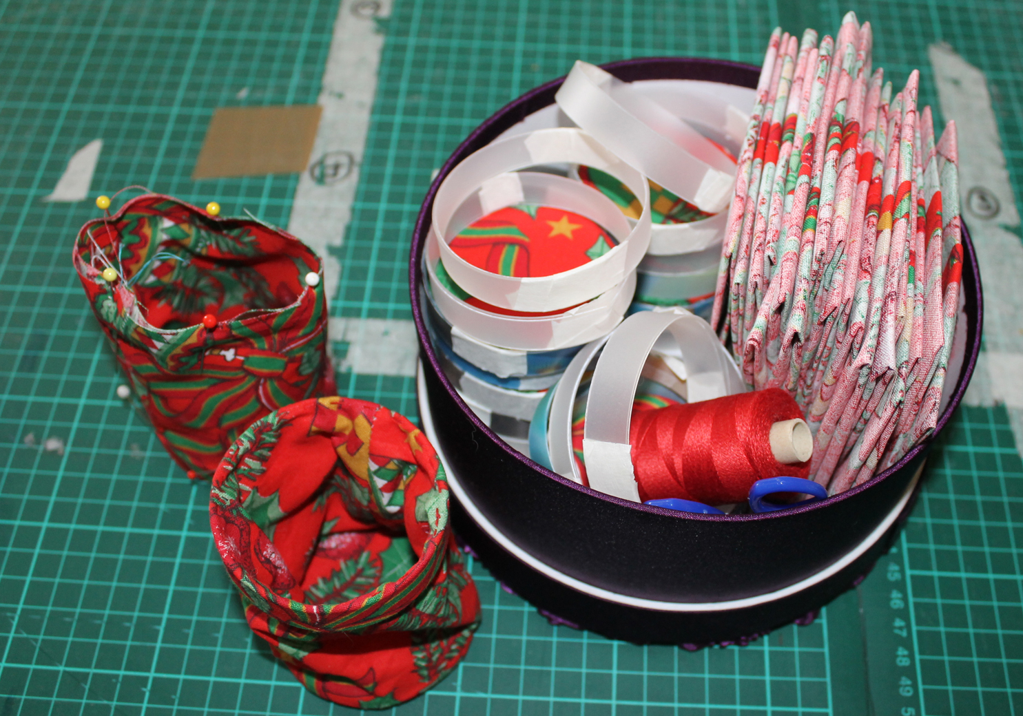 I Purr-Furr to Craft: Collapsible Thread Catcher.