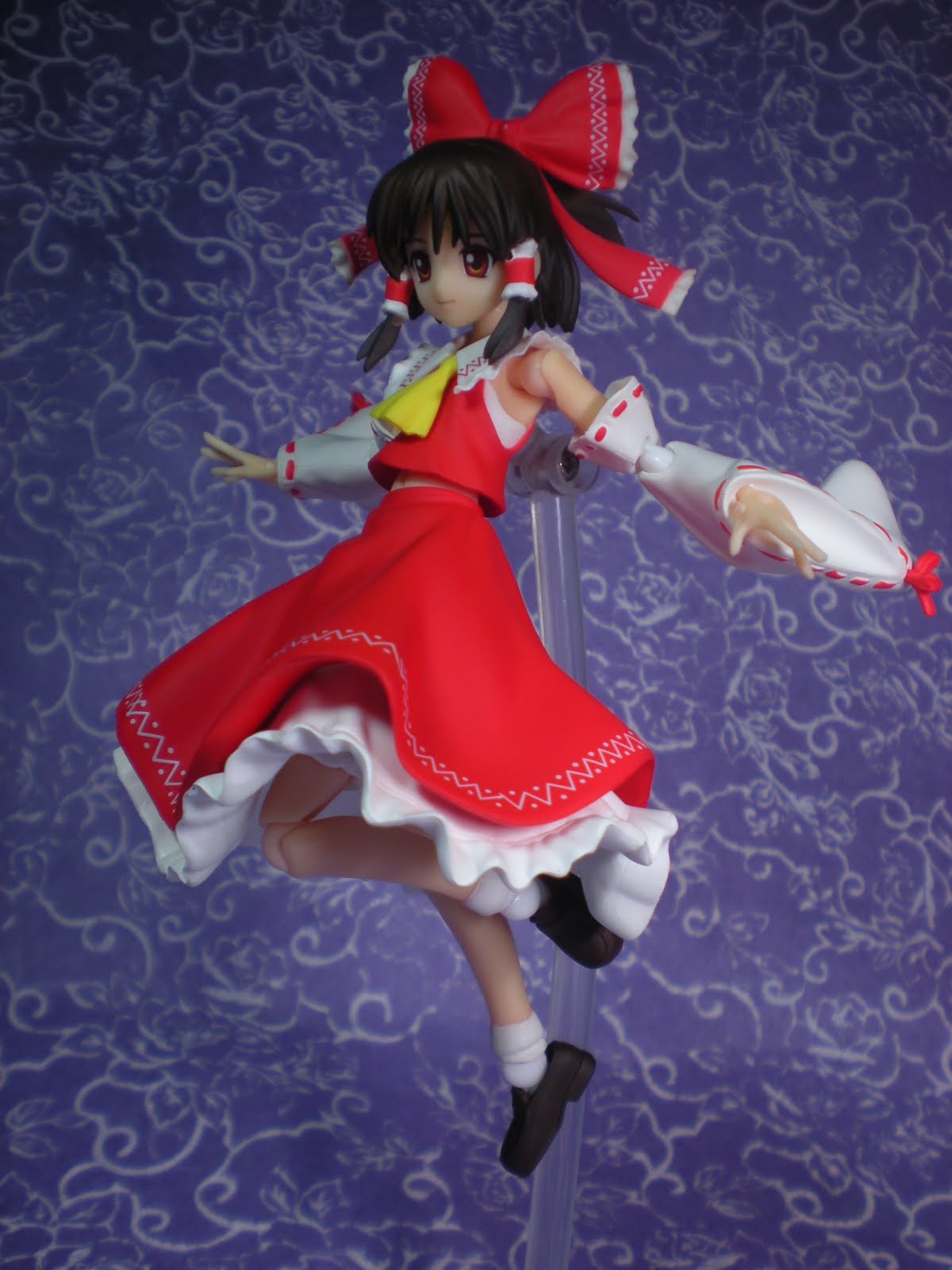 Review: [Max Factory] Figma #55 Reimu Hakurei | Night's Corner