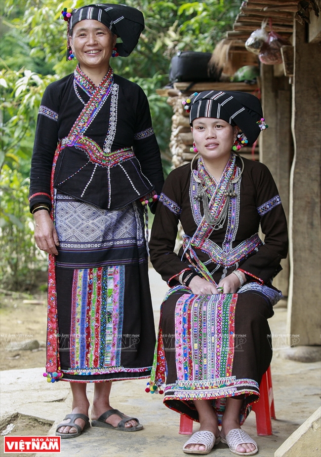 FolkCostume&Embroidery: Overview of the Costumes of the Tai Peoples, part 2