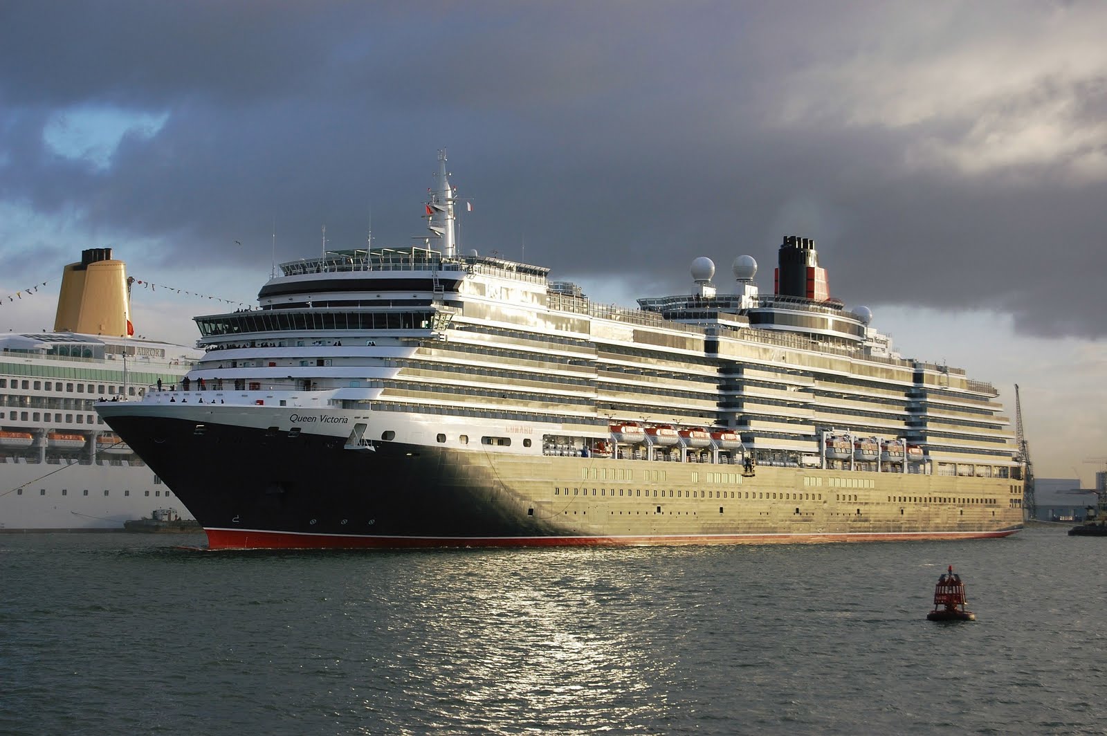 CUNARD CRUISE SHIP "QUEEN VICTORIA"