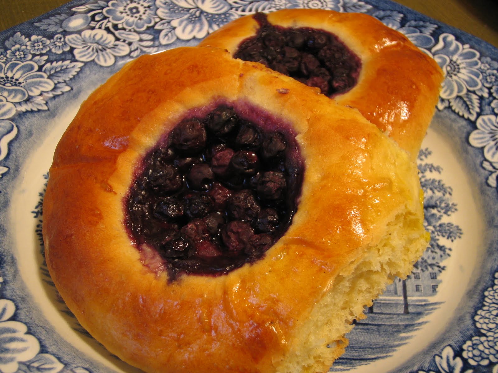 The Past on a Plate: Breakfast Club: Finnish Blueberry-Filled Buns ...