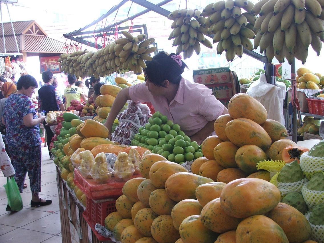 China thirty years after: A week on Hainan island