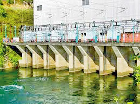 The world's first power station