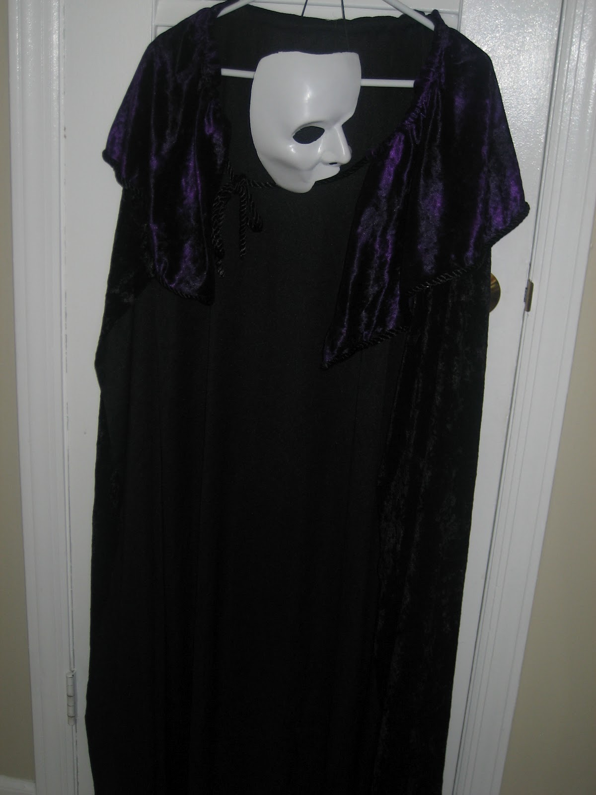 ITEMS FOR SALE!!!: PHANTOM OF THE OPERA COSTUME MASK AND CAPE!-$10