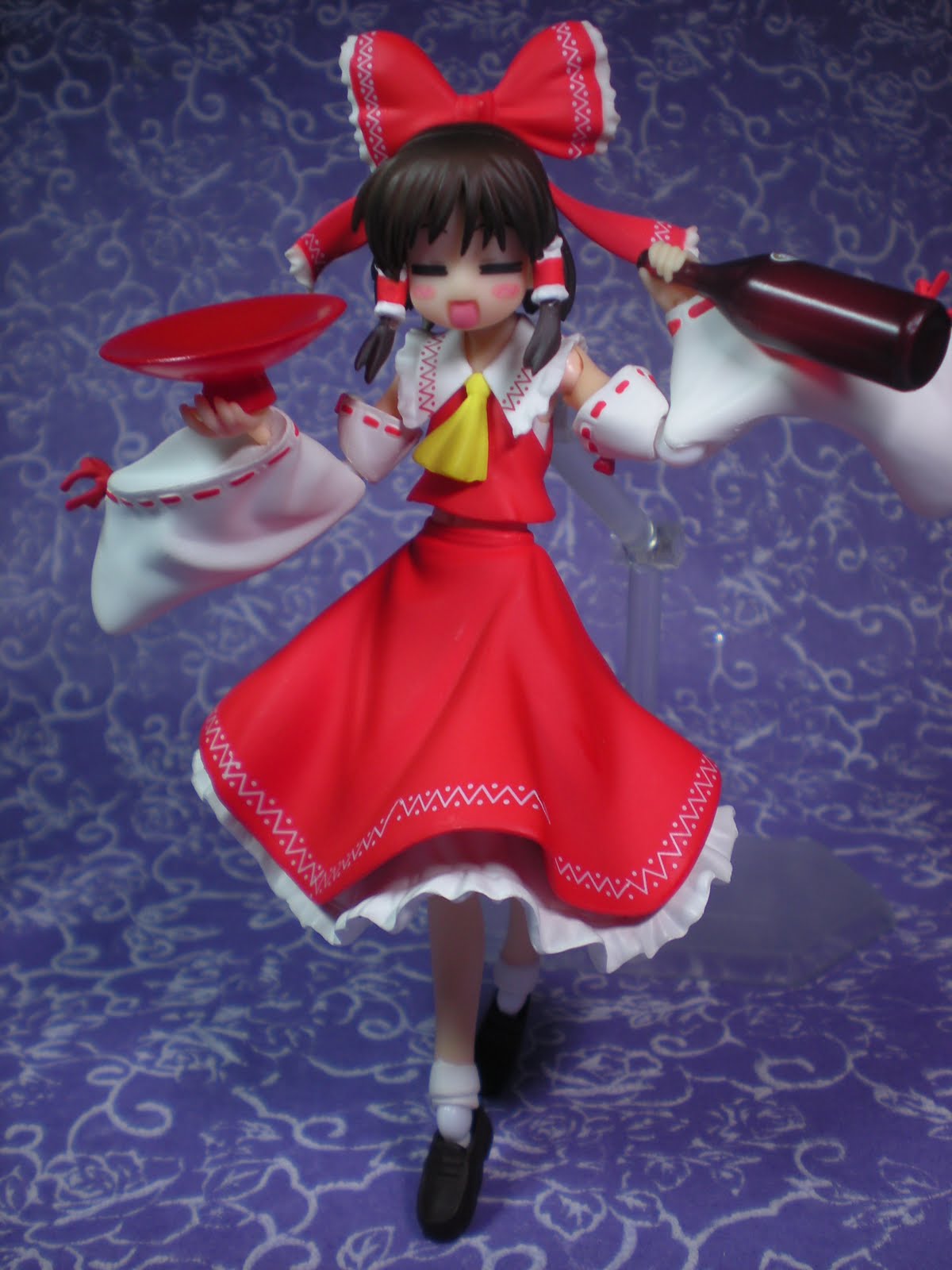 Review: [Max Factory] Figma #55 Reimu Hakurei | Night's Corner