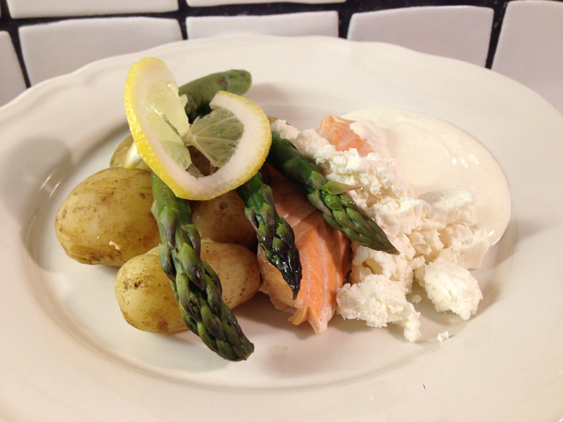 Bland pantofflor, hönsafötter och gulerötter: Ångkokt laxfilé med ...