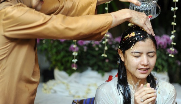 ctnhoney: Gambar Majlis Mandi Bunga & Berinai Lisa Surihani