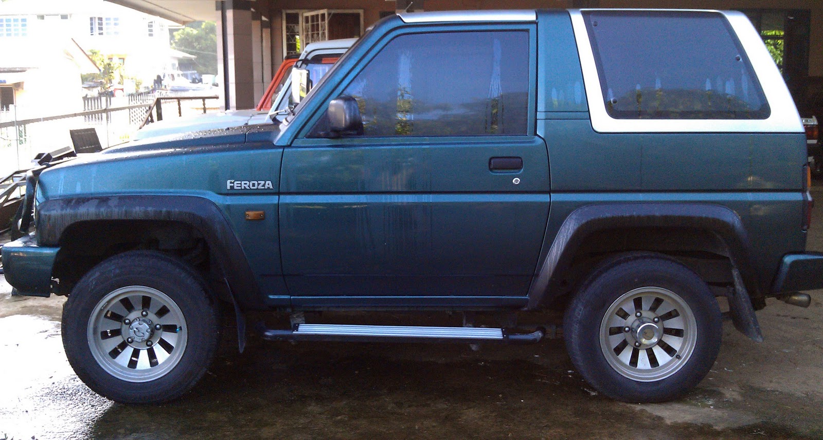 Varieties Sells: Daihatsu Feroza - Yr 93