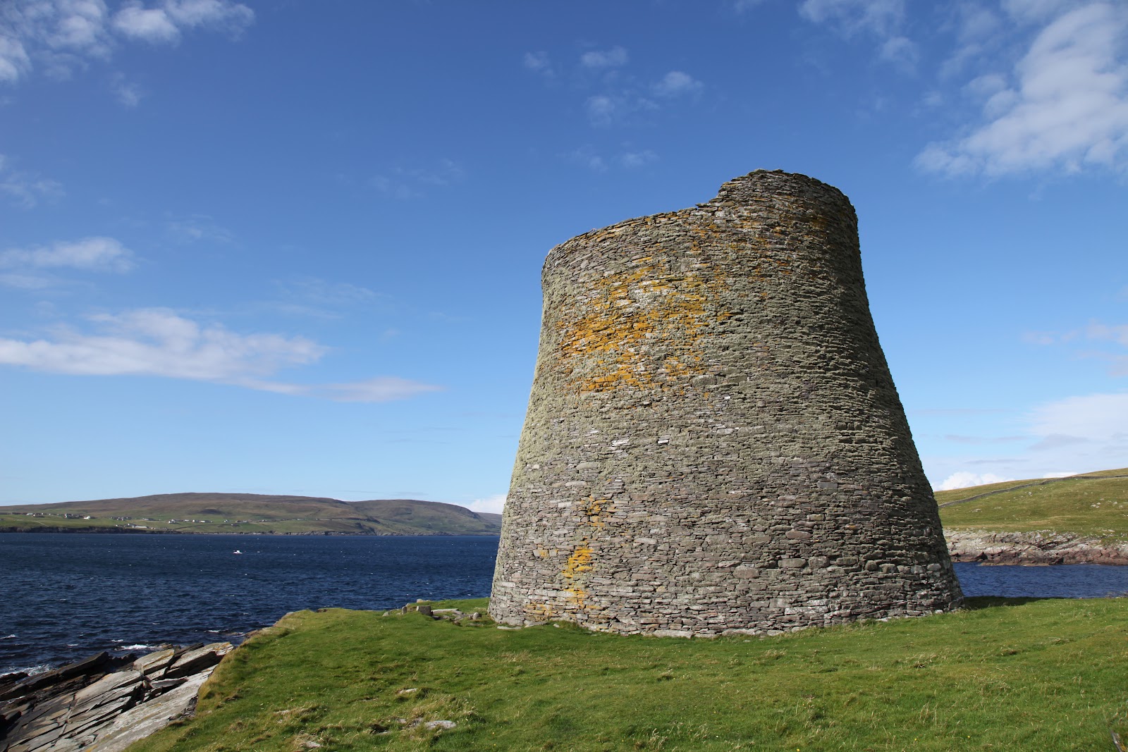 voussoirs: MOUSA BROCH