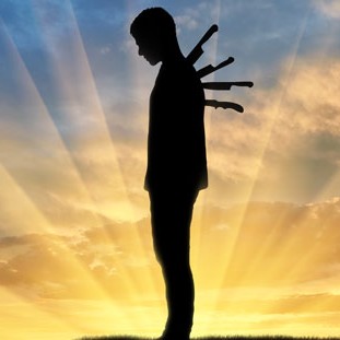 Survivre au Chaos: Comment gérer la trahison dans le groupe