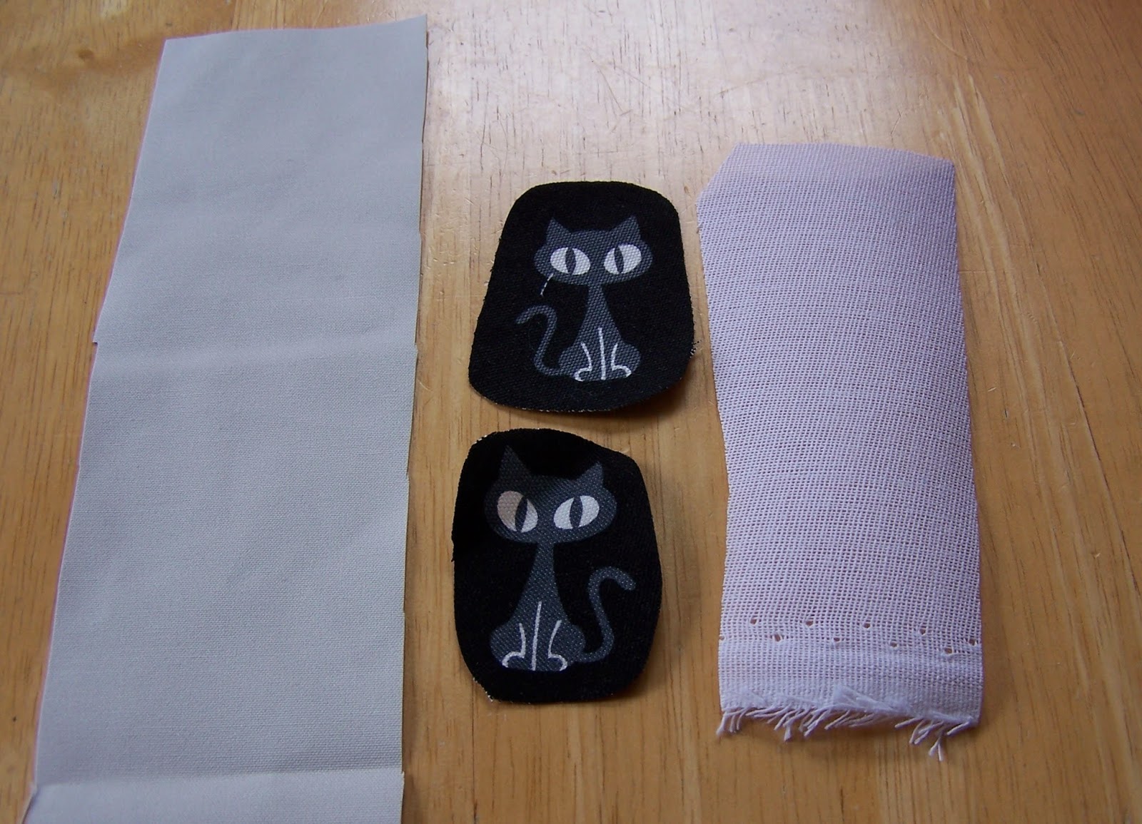 Lilly-Belle Makes The Internet: Scrap Fabric Key Tags - Tutorial