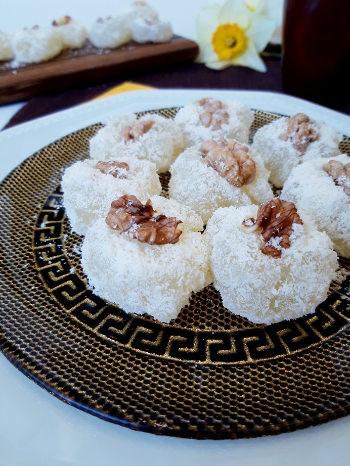 Kokona: Baslogh/ Персийски бонбони с розова вода и кокос