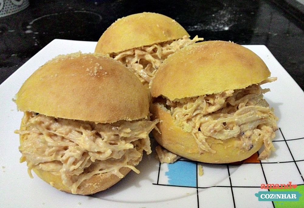 Receita de Pãozinho recheado: frango, camarão e carne de sol