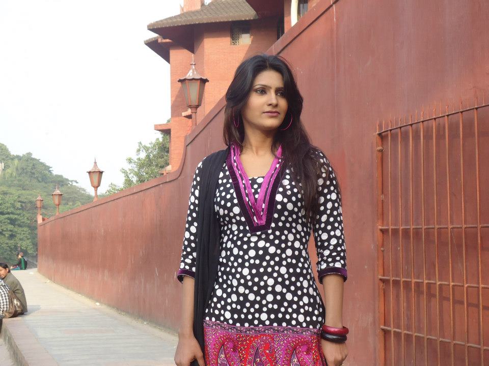 Lifestyle of Dhaka: Model Wahida Rahi Photo Shoot at Dhanmondi Lake