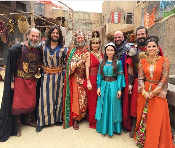 Figurino: A terra prometida, Melina, Ravena e mais