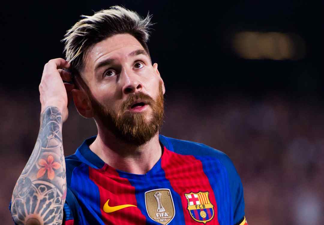 NO-TICIAS DE PRIMERA: Cantona critica el look de Messi y lo compara con ...