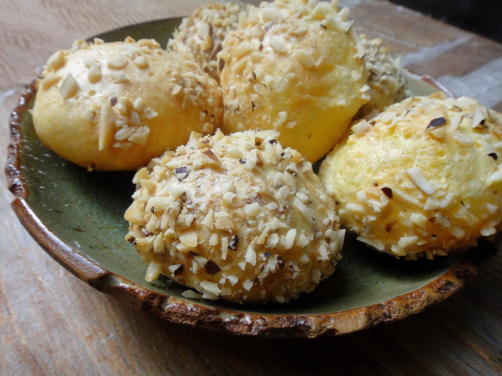 SABORES E AROMAS DO MUNDO: Pãezinhos be beiju com tapioca amanhecida ...