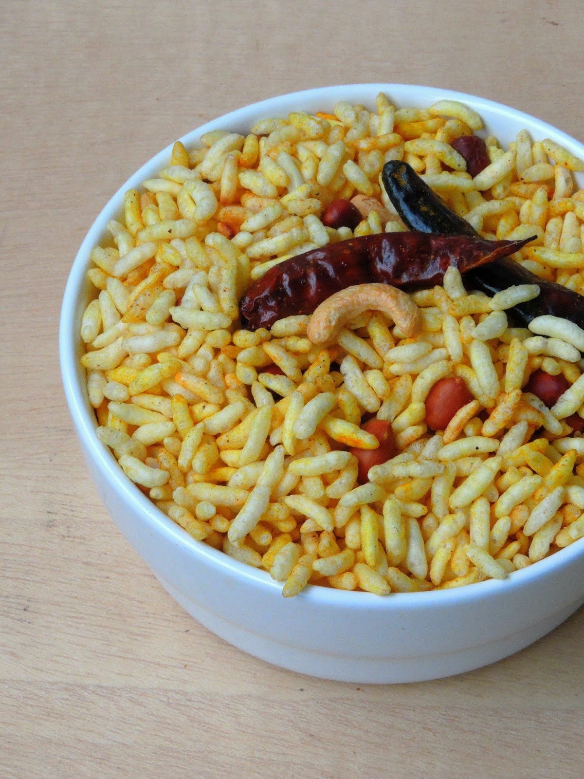 Priya's Versatile Recipes: Murmura Chivda/Spiced Puffed Rice Chivda