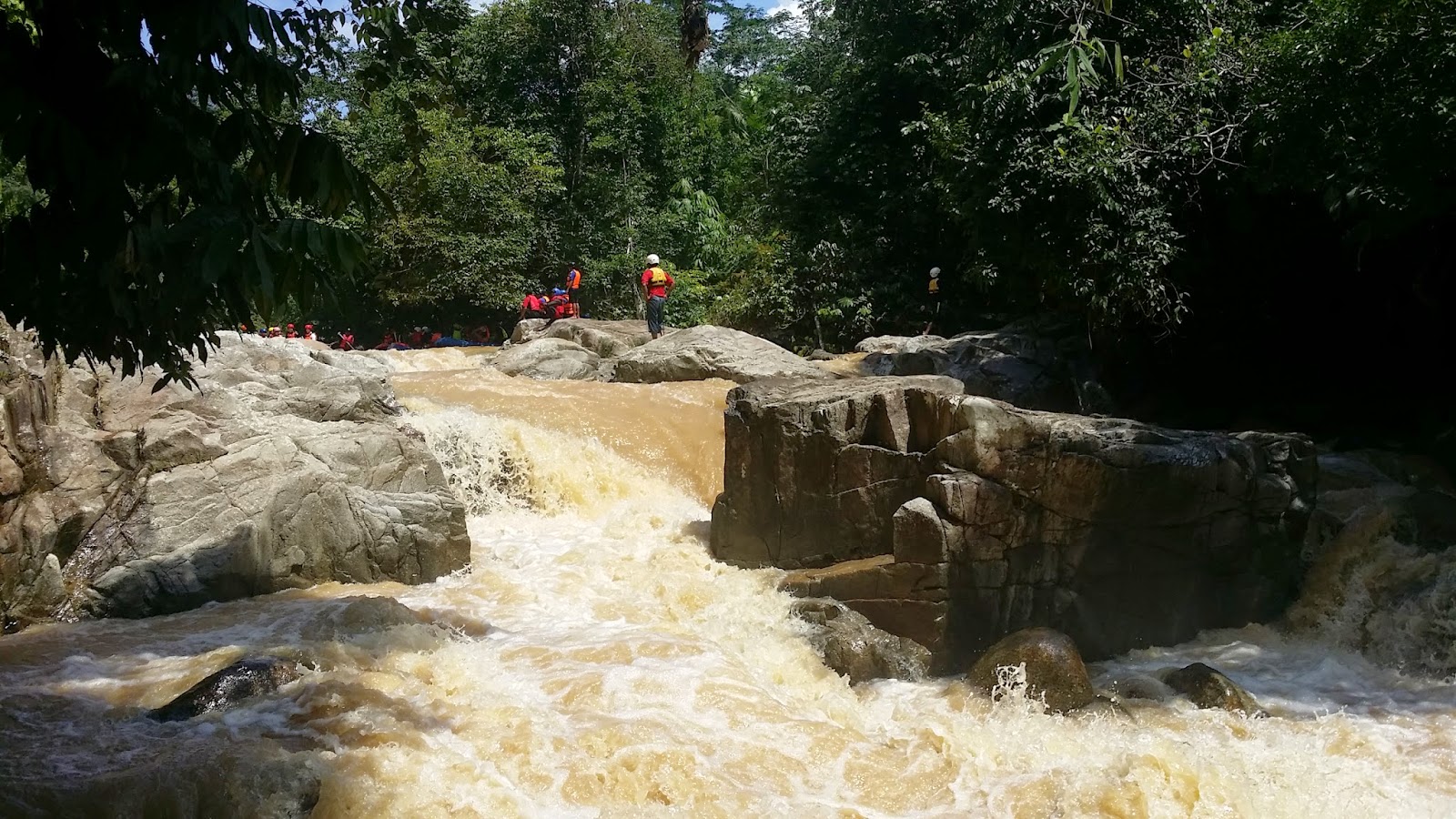 Malaysia White Water Rafting Adventure Tour: Kuala Kubu Bharu KKB White ...