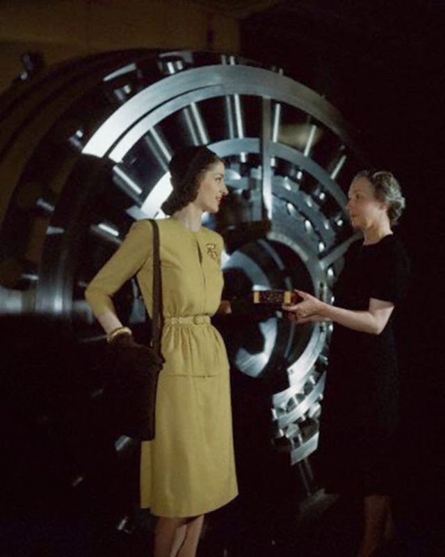 53 Stunning Color Photos that Defined the 40's Female Fashion ~ Vintage ...
