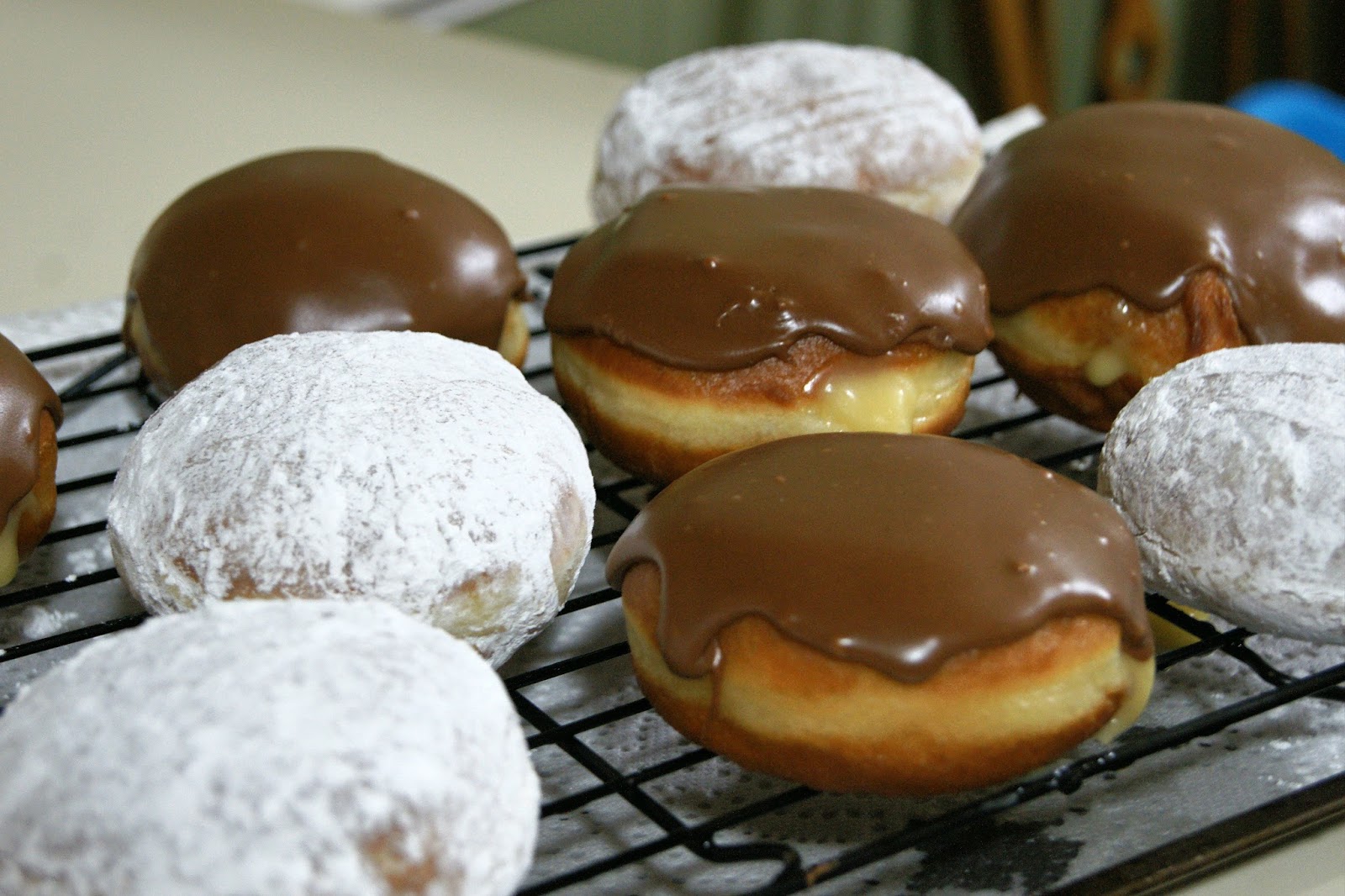 Raising Leafs: Tasty Tuesday: Paczki