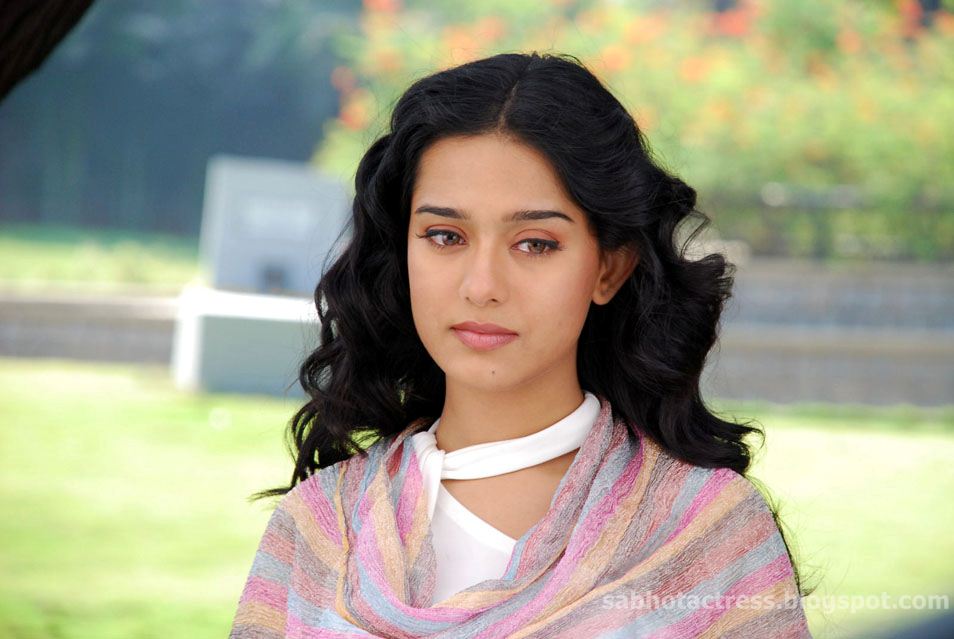 Hot Sexy Unseen Stills: Amrita Rao Hot Sexy Spicy Bikini Cute Unseen ...
