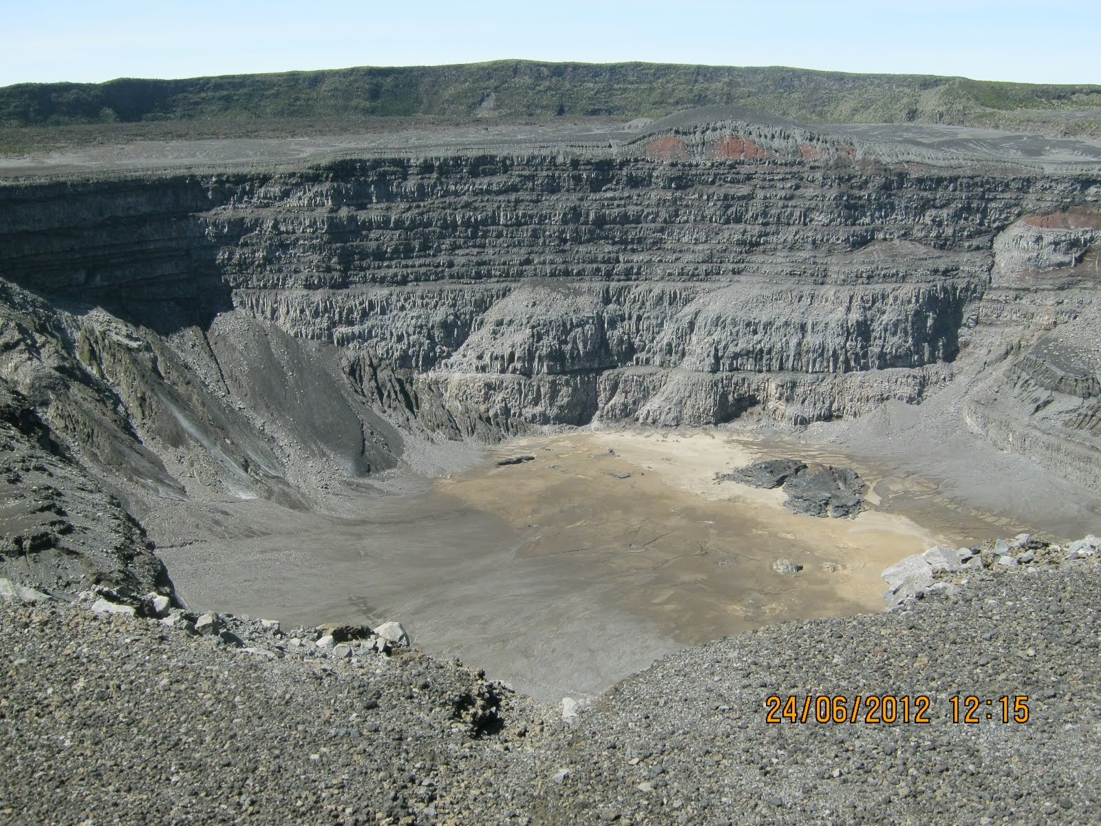 Ξ: Karthala Volcano - Comoros ගිනිකඳු තරණය