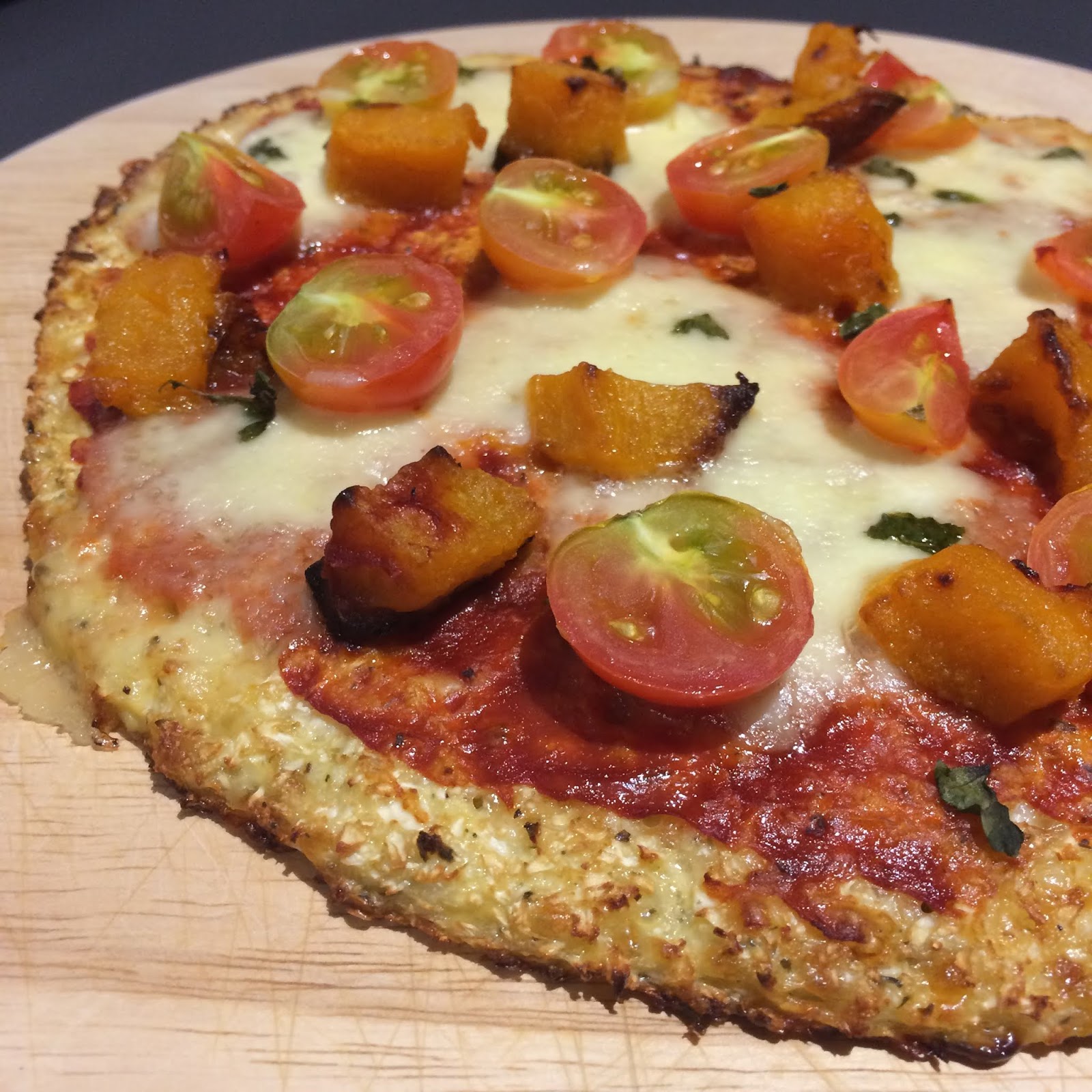 poppy loves pear: cauliflower pizza base