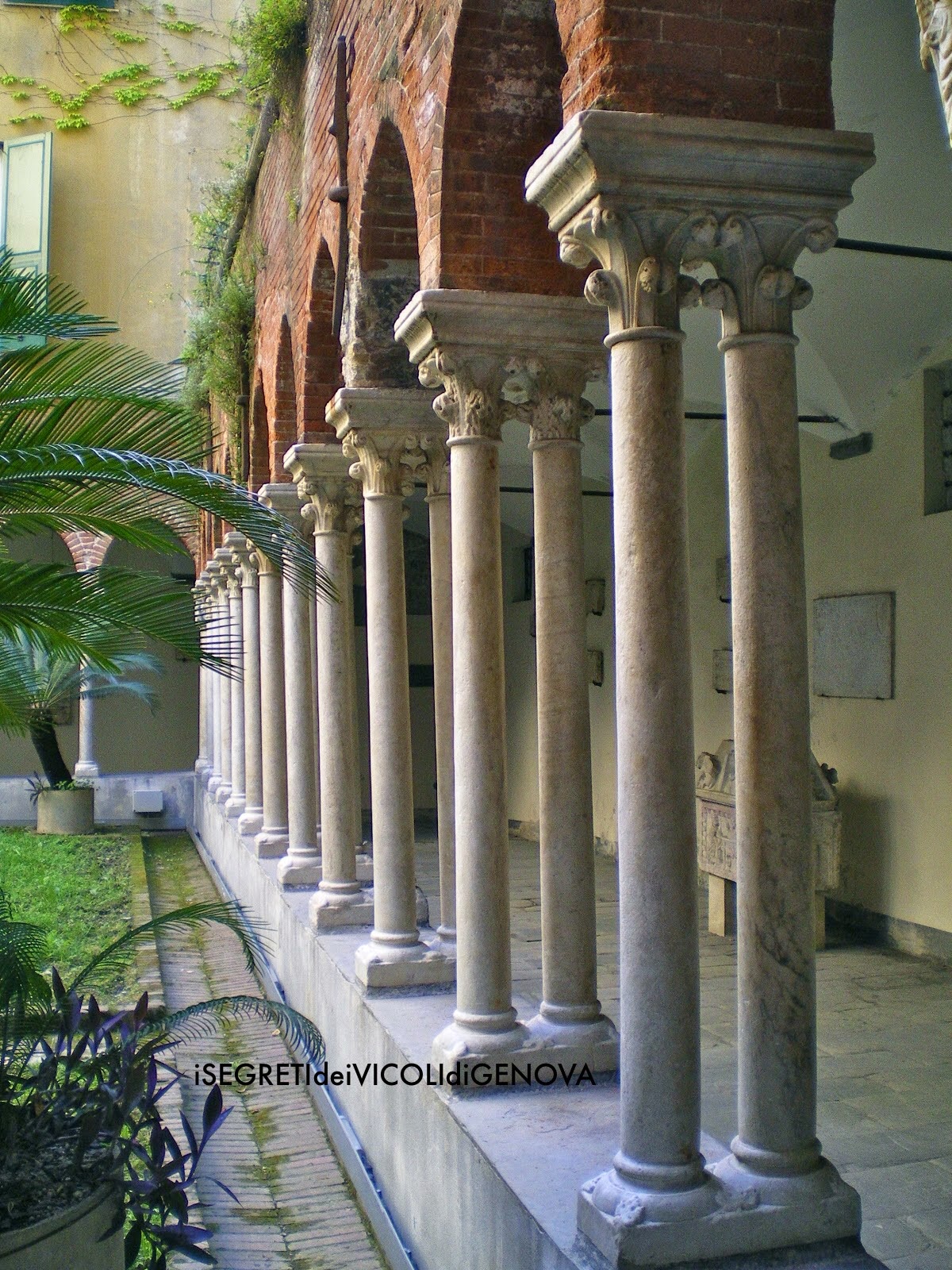 iSEGRETIdeiVICOLIdiGENOVA: le CHIESE di GENOVA