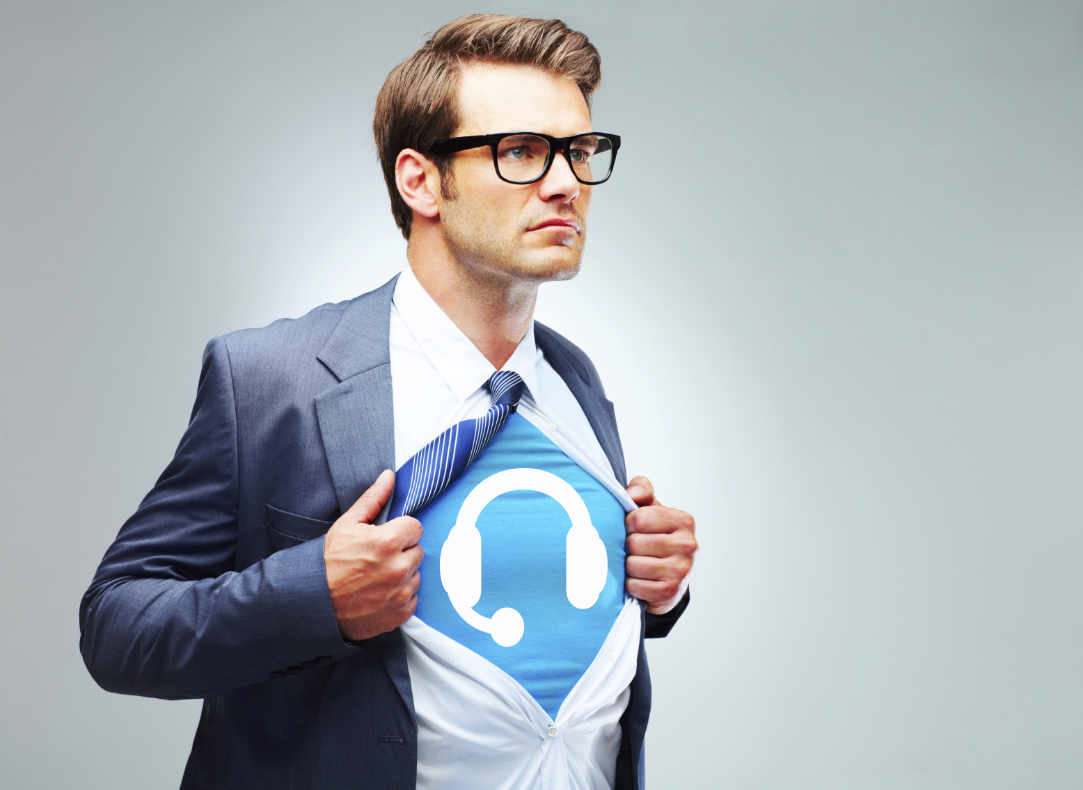 Small Biz Town: Qualities Needed to Become The Best Service Agent