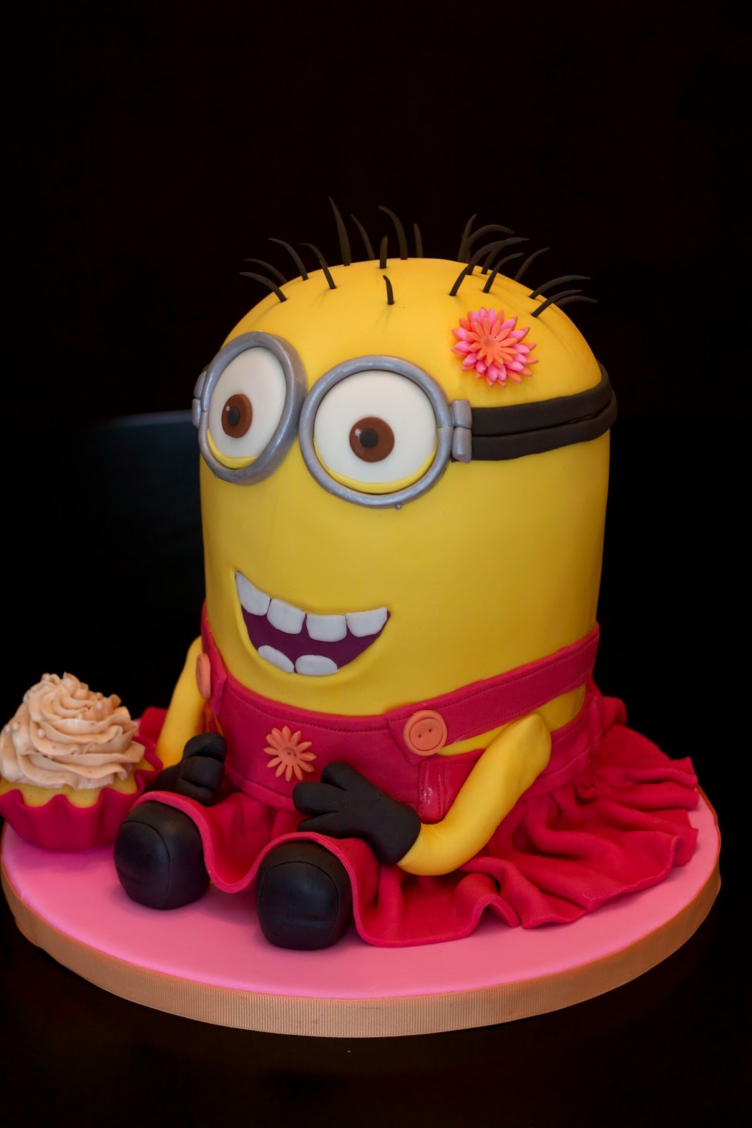 Sweet-D Cakes: A despicably pretty minion cake