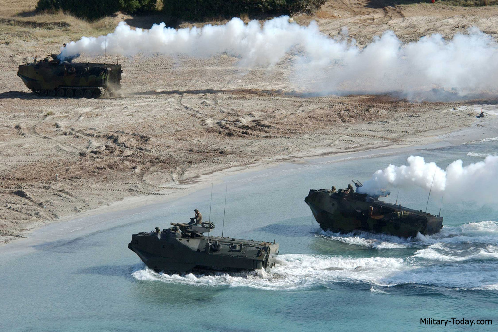 WARFARE Blog: BAE SYSTEMS AAV-7. O rei da praia