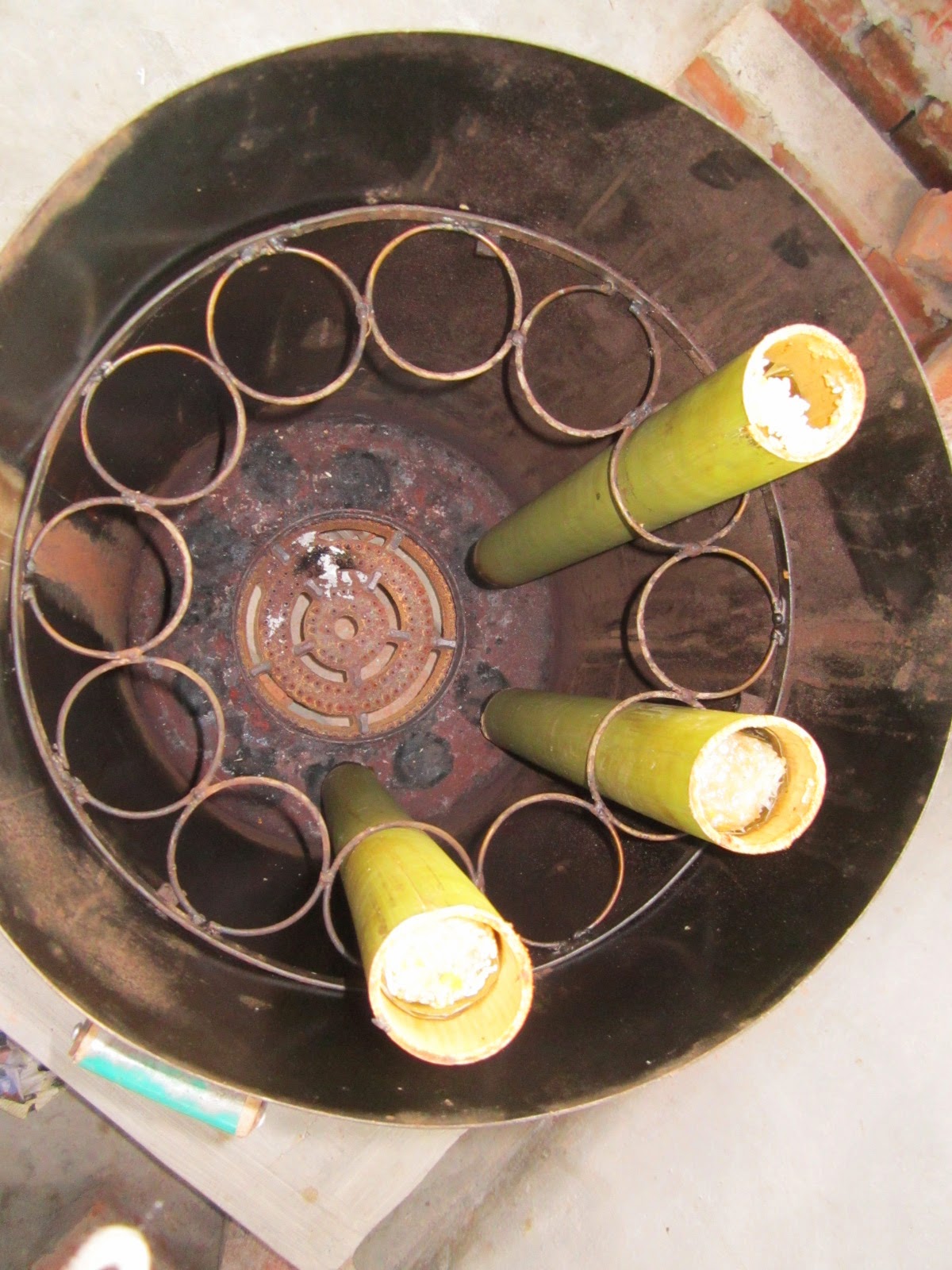 alwigoatfarm: PEMBAKAR LEMANG