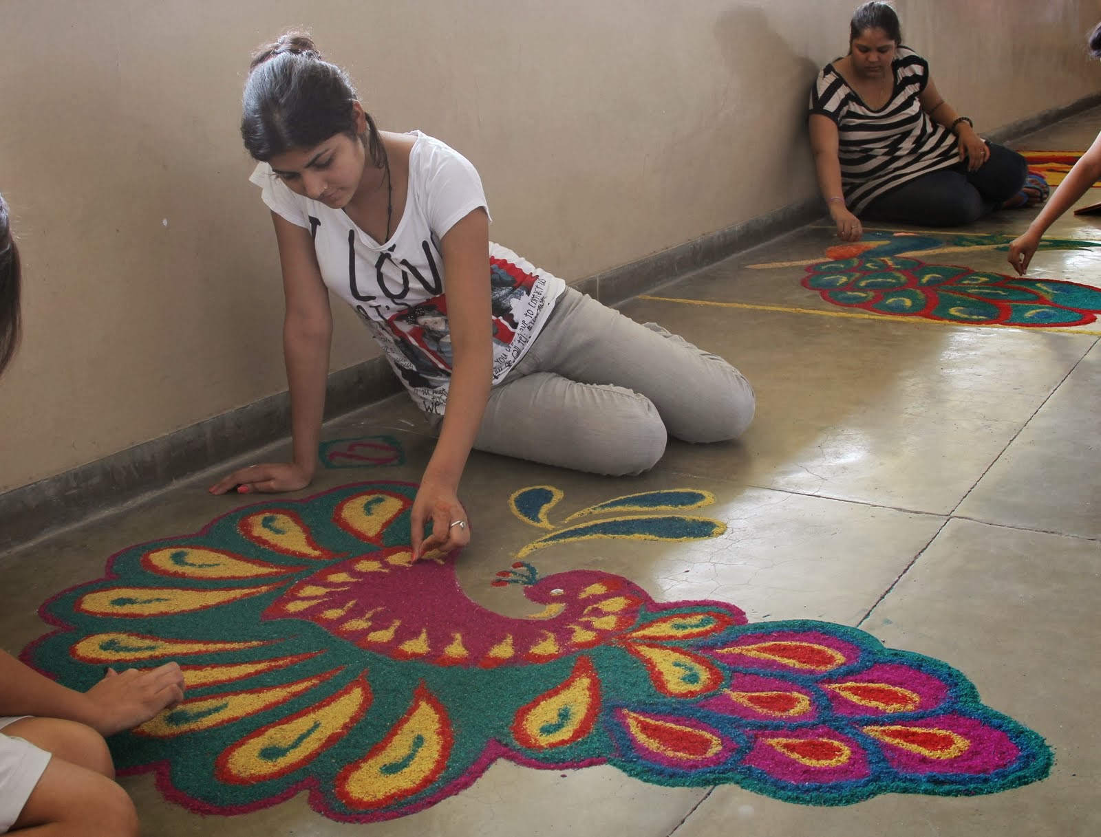 121newsonline.com: MCM College Organise Rangoli competition