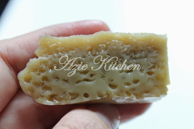 Kuih Sekaya Telur Dalam Akhbar Utusan Malaysia - Azie Kitchen