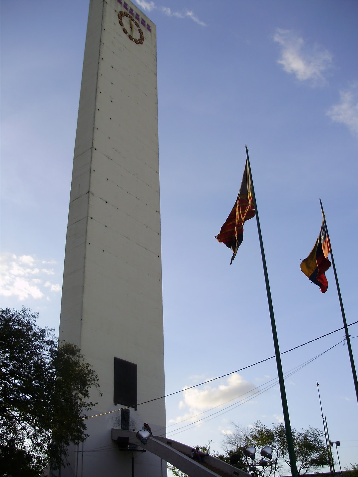 Cultura Larense: El Obelisco: monumento construído en 1952.