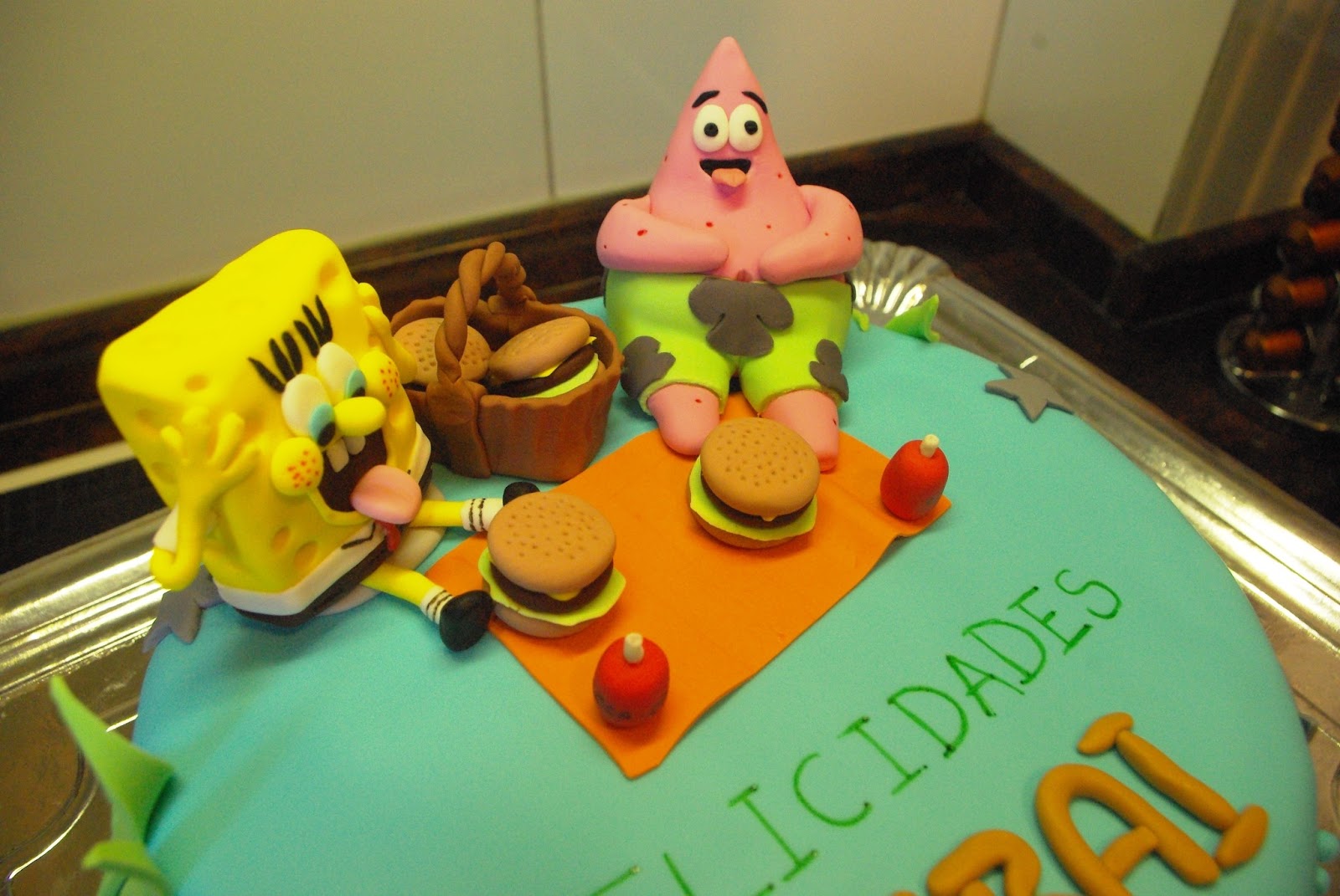 TARTAS Y CUPCAKES TRINI: TARTA BOB ESPONJA
