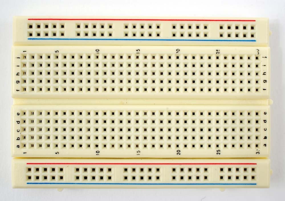 El uso del Protoboard y el Multímetro: El Protoboard